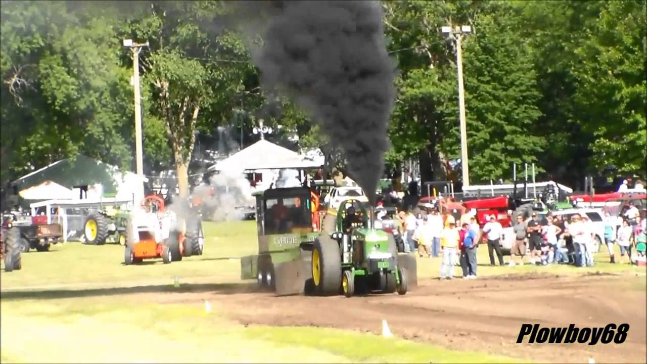 2nd Class of the 9,500lb Hot Farm Tractors in Aurora, IA 7-4-2014 - YouTube
