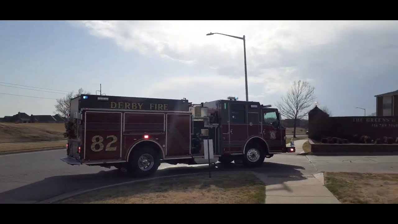 Derby Fire Rescue Engine 82 Responding - YouTube