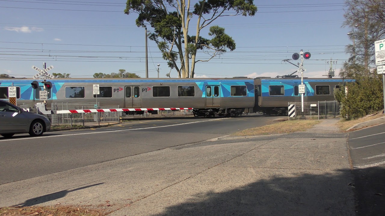 Comeng 524M near Cheltenham - YouTube