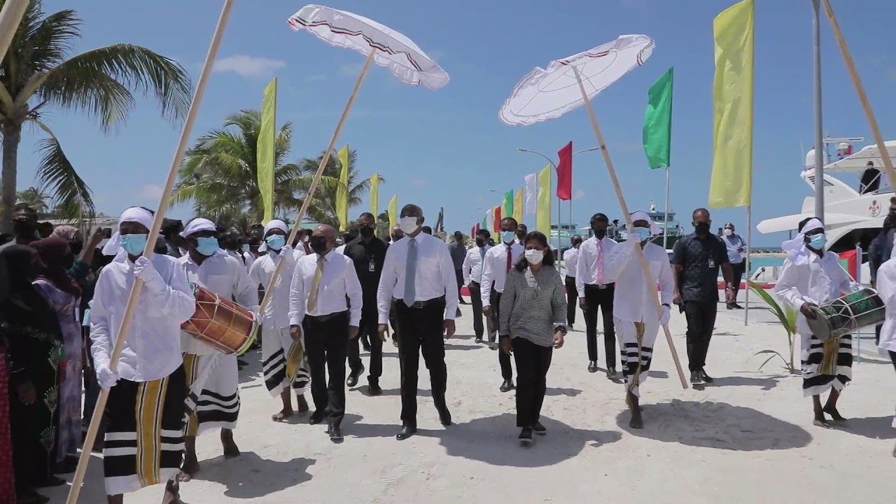 President and First Lady visit Rasgetheemu Island of North ...