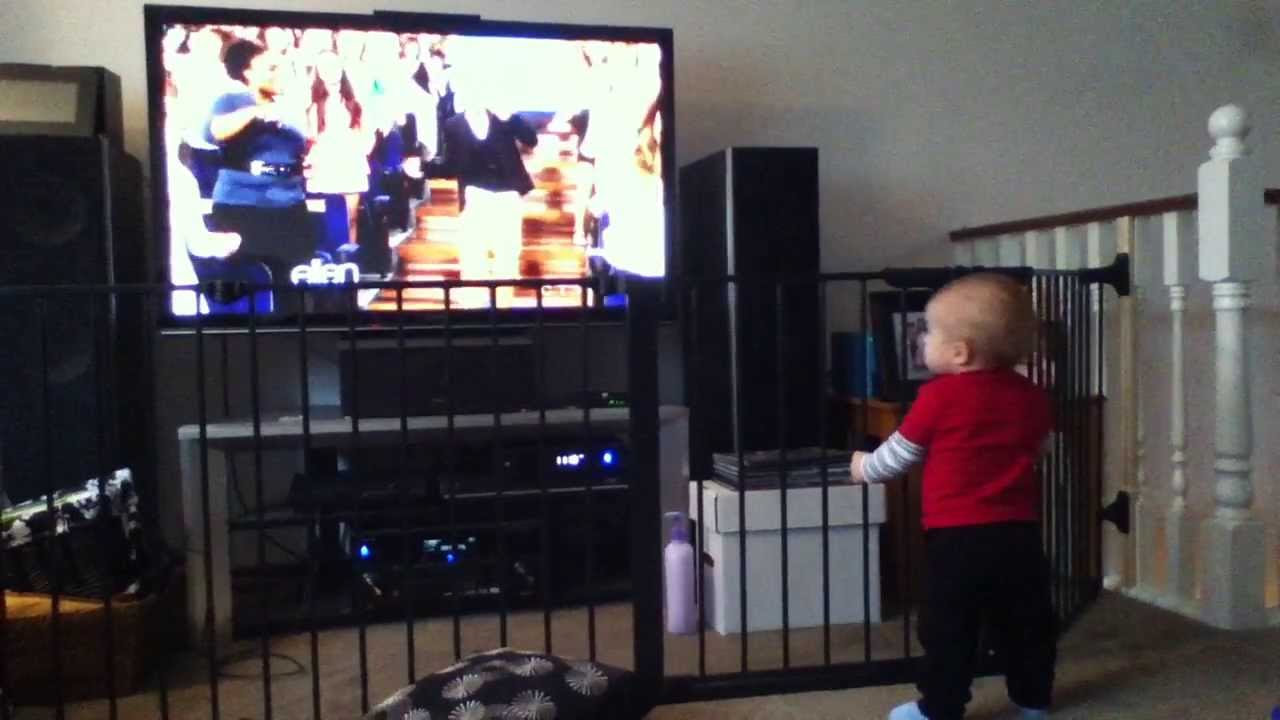 Ellen Show - baby dancing to "You got the Best of my love" - YouTube