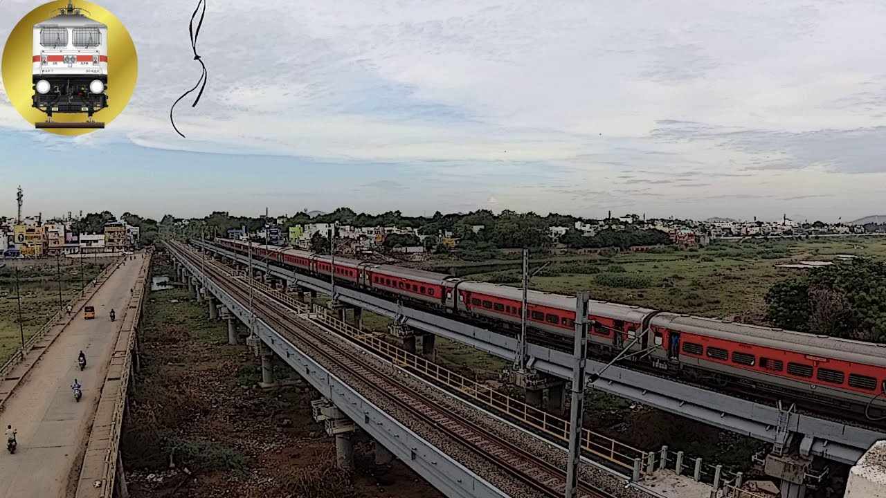 Mahal Express crossing vaigai river bridge towards Madurai Junction ...
