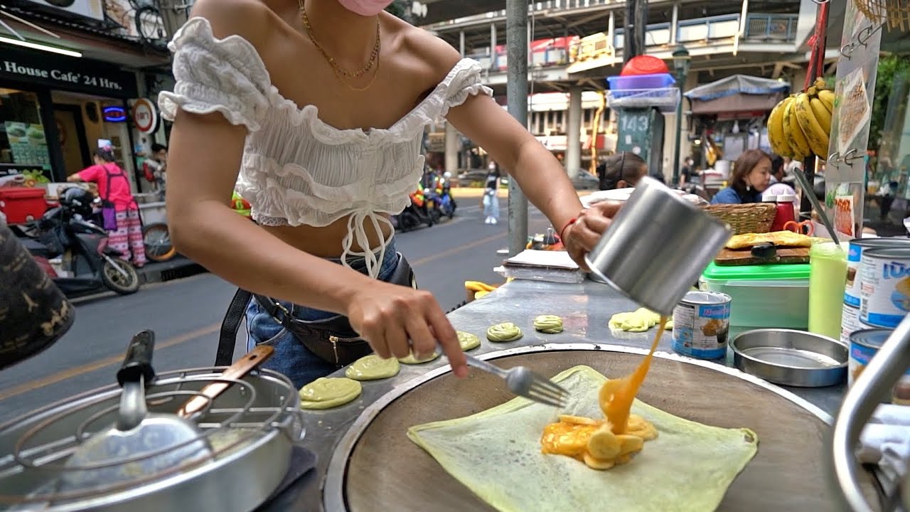 Today, Roti lady is working so hard as usual. We always support you ...