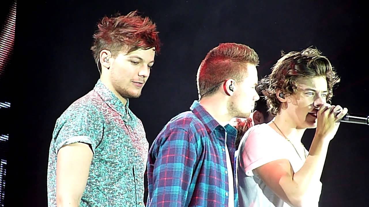 One Direction - What Makes You Beautiful FRONT ROW (Glasgow 27th Of ...