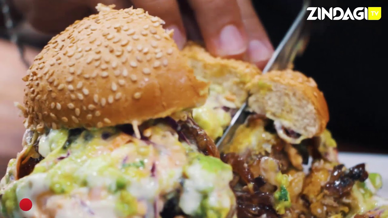 RockStar Smash Burger At RocoMamas -Zindagi Tv Ke - YouTube