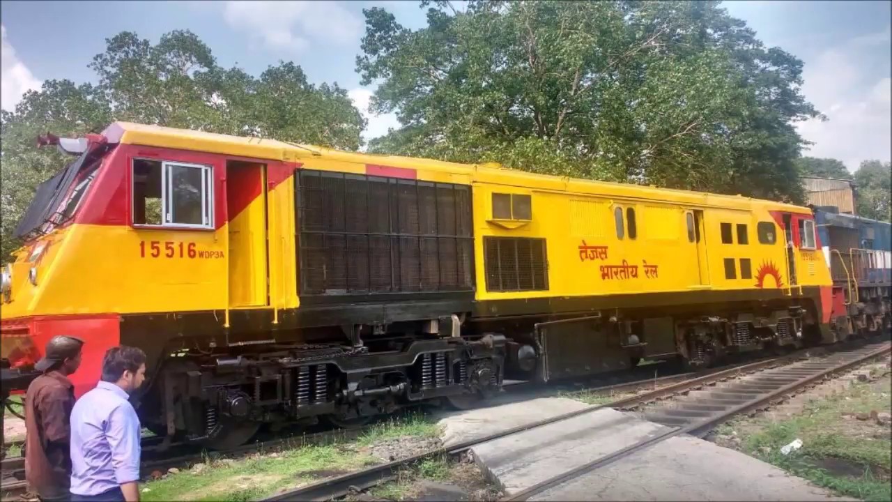 India's 1st High Speed Luxurious Tejas train gets brand new Engine ...