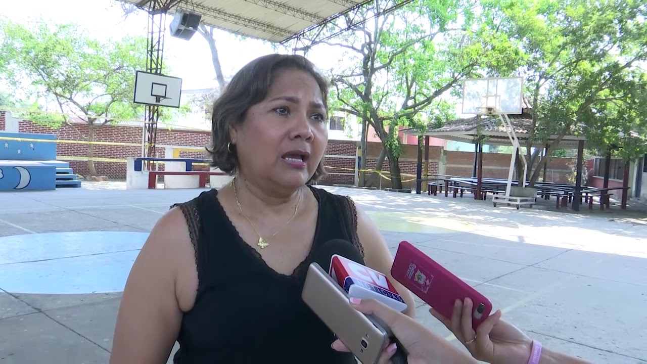 Problemas en planta física Colegio Sofía Camargo - YouTube