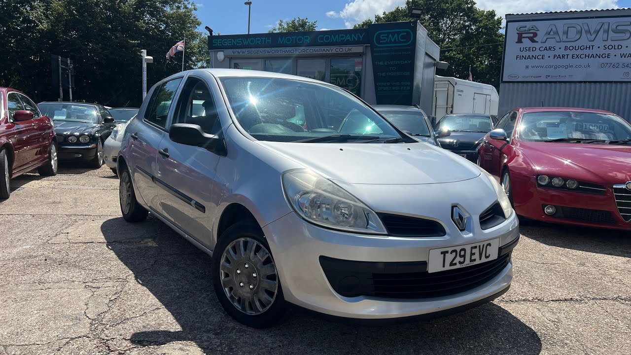 Renault Clio silver - YouTube