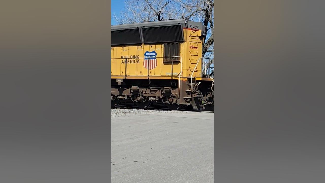 DIRTY UP GE LEADS SD70M & GEEP! #trains #unionpacific - YouTube
