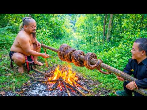 Dwarfs encounter giant python, python roasted whole - Wilderness survival skills