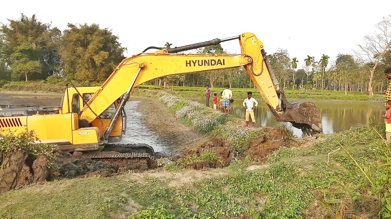 Amazing Video,Hyundai excavator, new JCB work in pond side Cutting ...