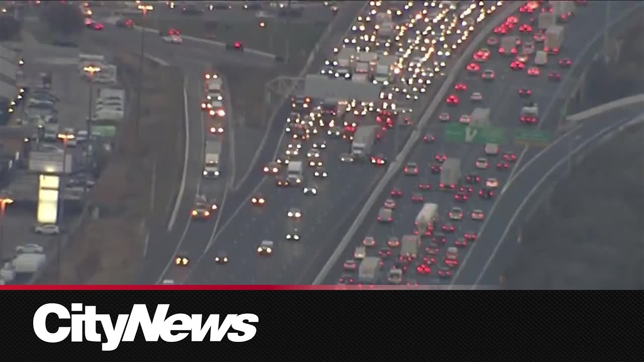 Highway 401 double bottleneck after back-to-back collision - YouTube