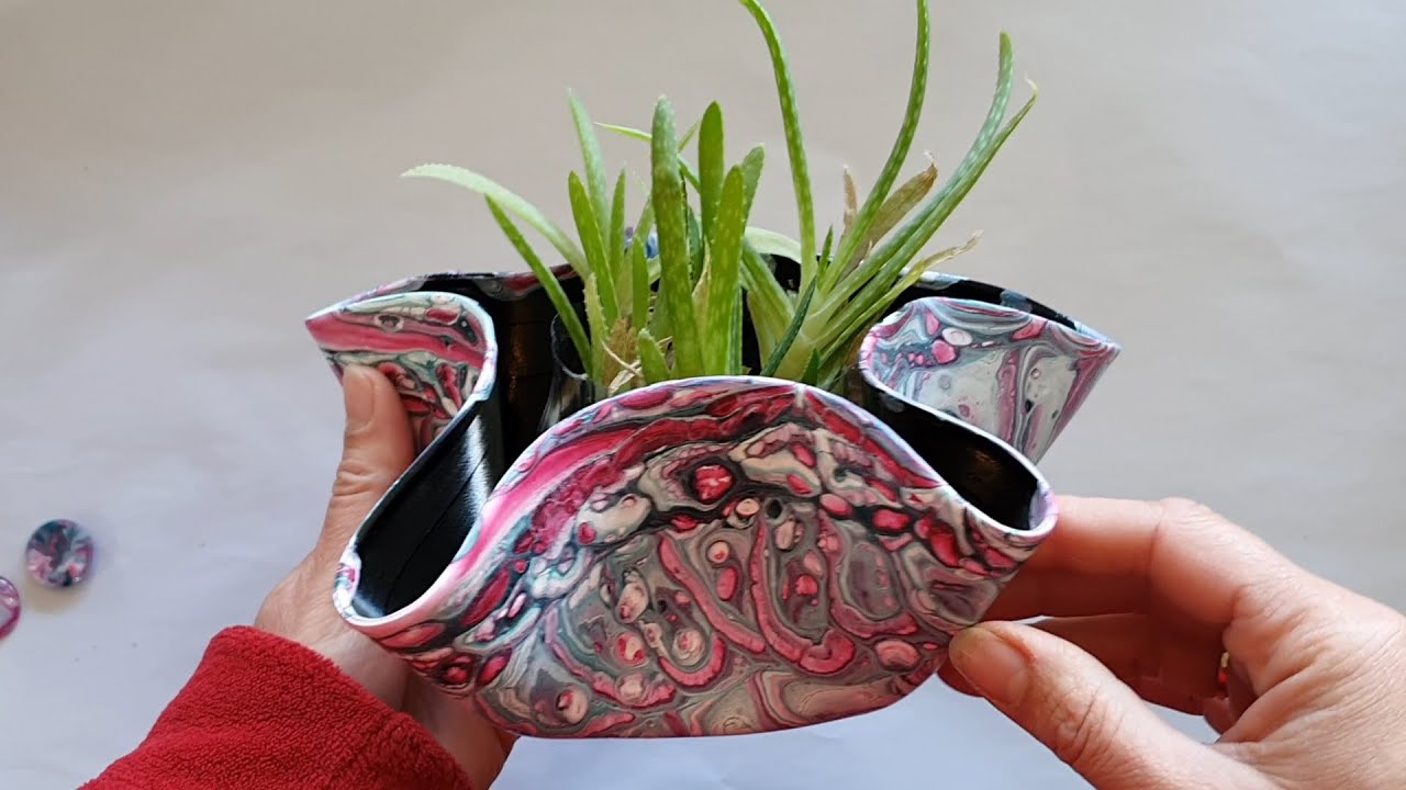 546 Pouring a Record Plant Pot with a spiral pour - YouTube