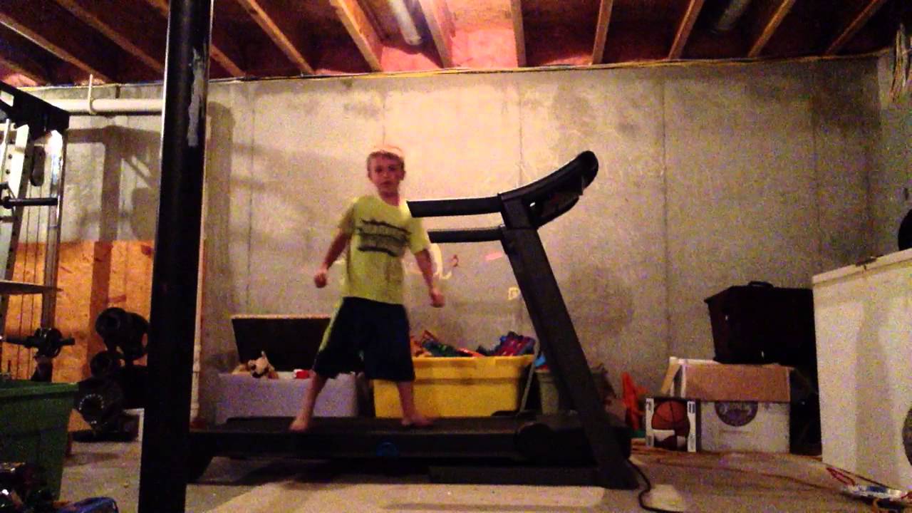 Landon's Uptown Funk Treadmill Dance - YouTube