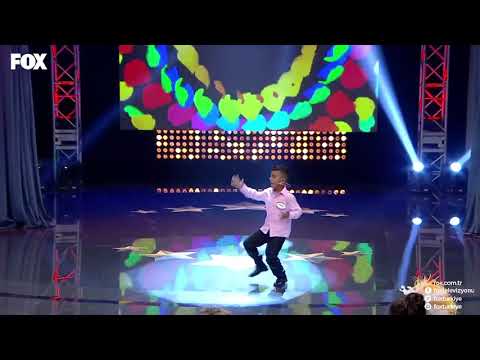 Roman oynayan çocuk dans