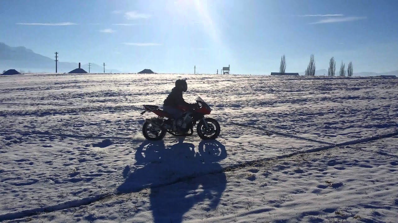 Yamaha r6 2002 snow fun - YouTube