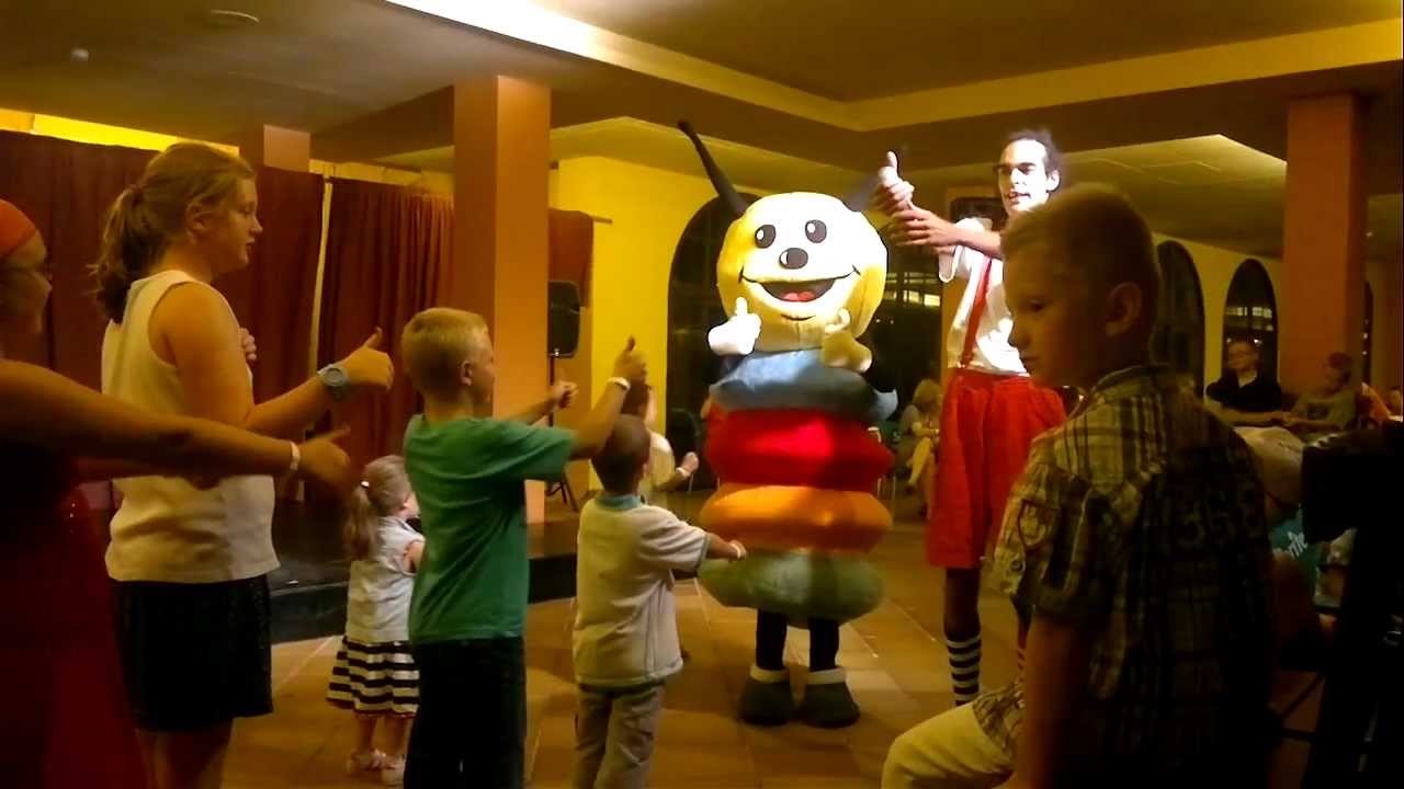 Chi Chi Wa dance with Pepe, Fuerteventura, 2011. - YouTube
