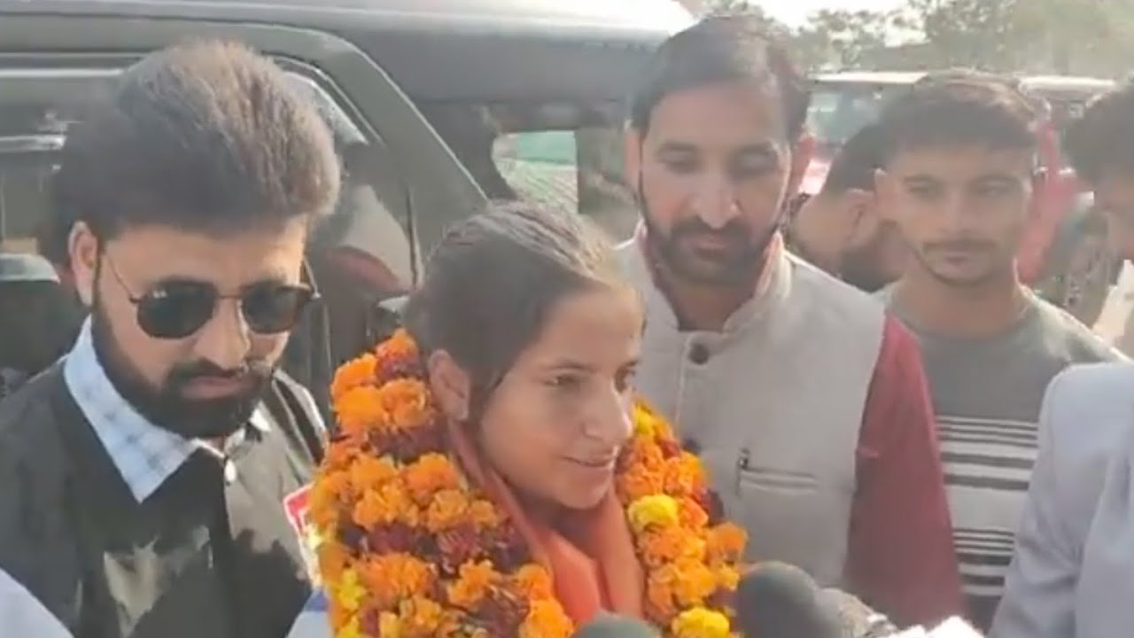 Grand Welcome to Anekha Devi at Jammu Airport | Pride of J&K - YouTube