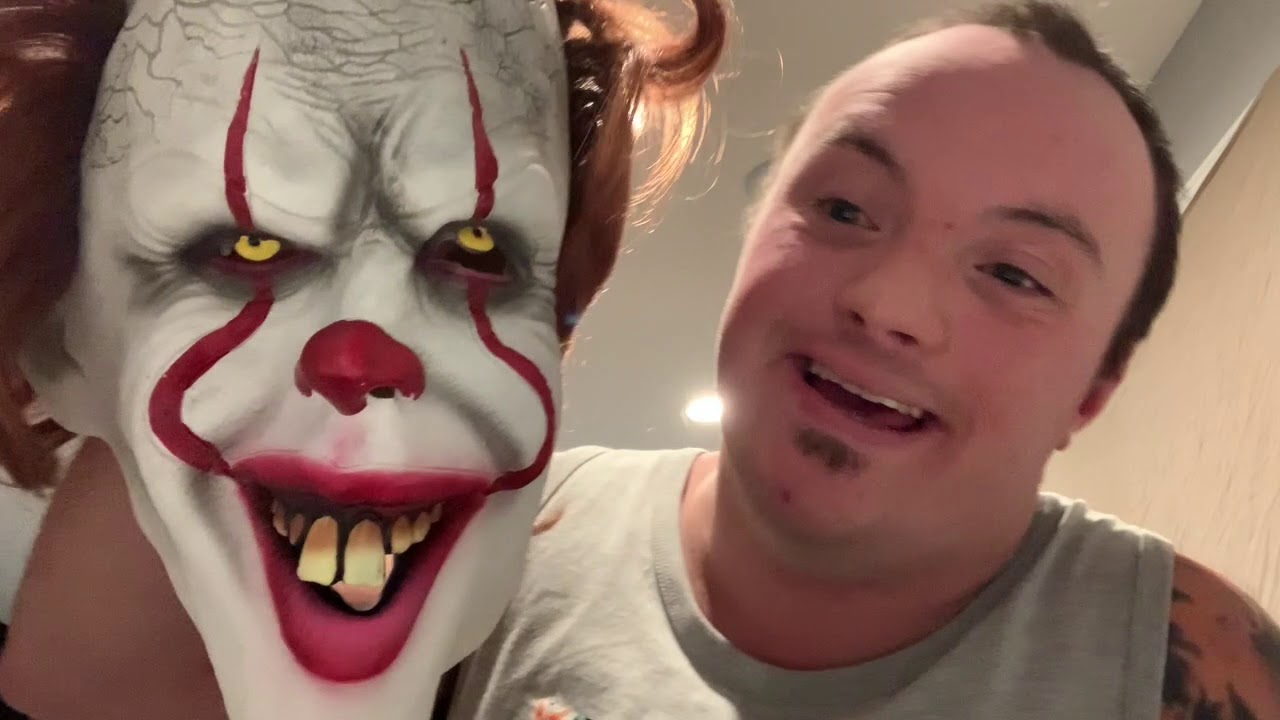 it the clown unboxing - YouTube