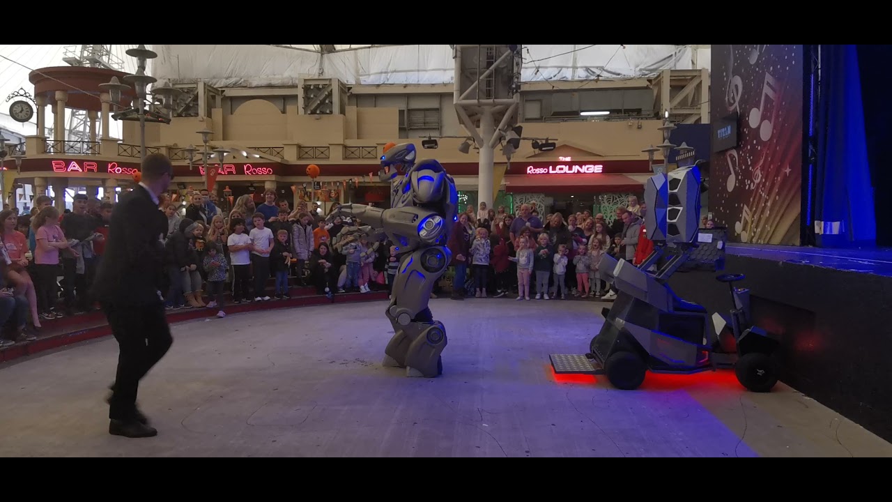 Titan the robot butlins Bognor 2021 - YouTube