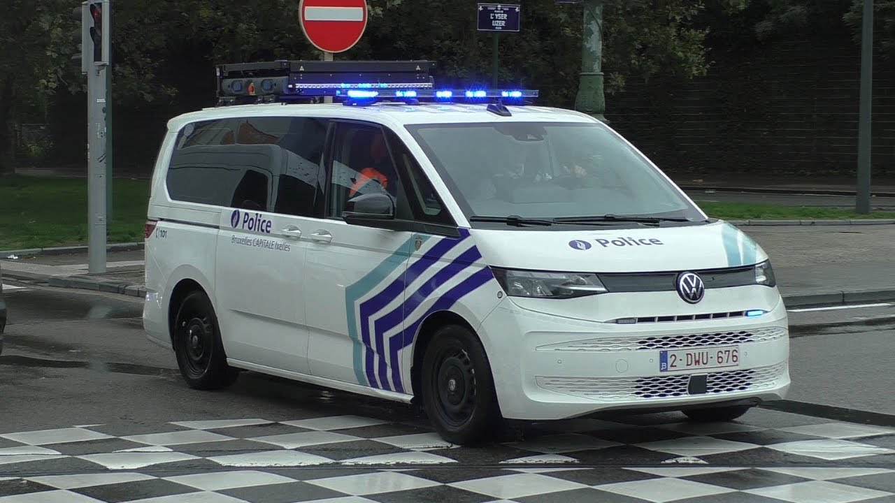 Gloednieuwe Politie Signalisatievoertuig Volkswagen Multivan T7 met ...
