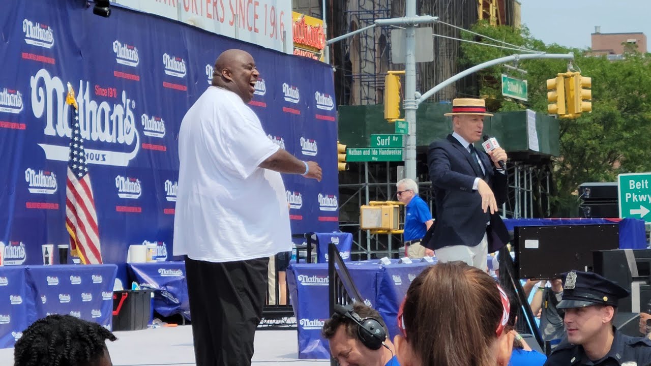 Rap Battle: Badlands Chugs vs George Shea at HOT DOG Eating contest ...