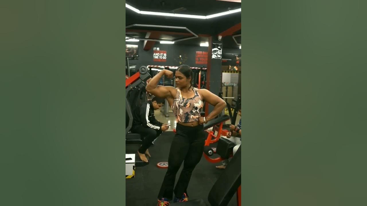 Wow 😱 Young Muscle Girl Flexing Huge Biceps 💪 Giantess Fbb 😍 Fbb Flex Biceps Shorts Viral Gym