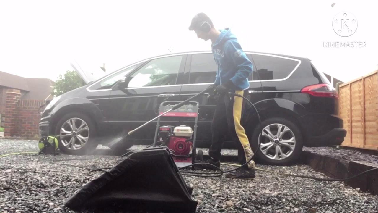 Pressure washing the mowers with the Parker petrol pressure washer ...