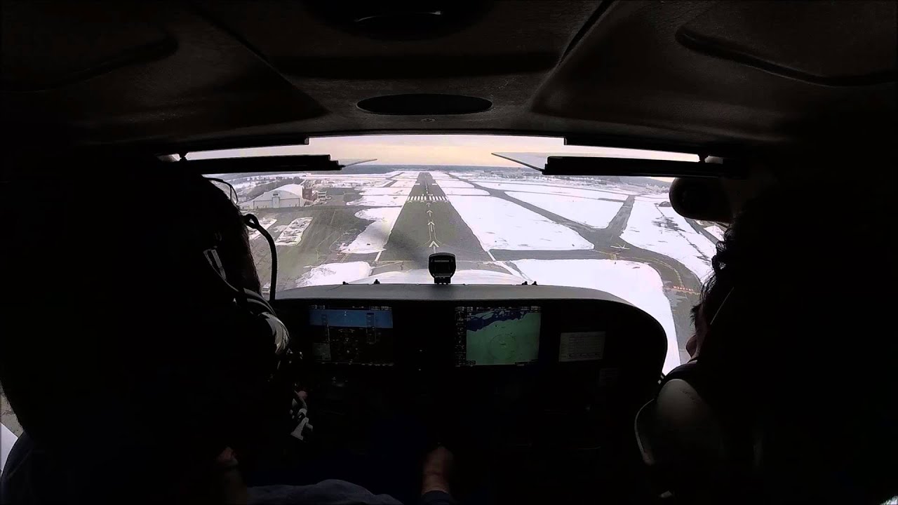 C172SP cockpit view landing at KFRG 19 HD (Republic Airport) - YouTube