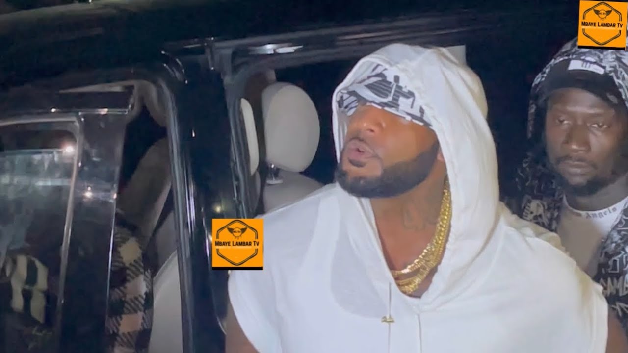 Concert de Booba: Regardez l'entrée spectaculaire du rappeur B2O au CICESS - YouTube