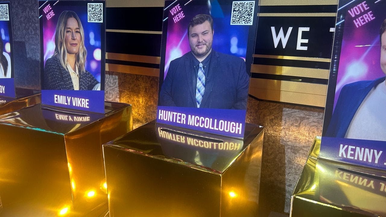 Hunter McCullough performing 'New York State of Mind' - YouTube