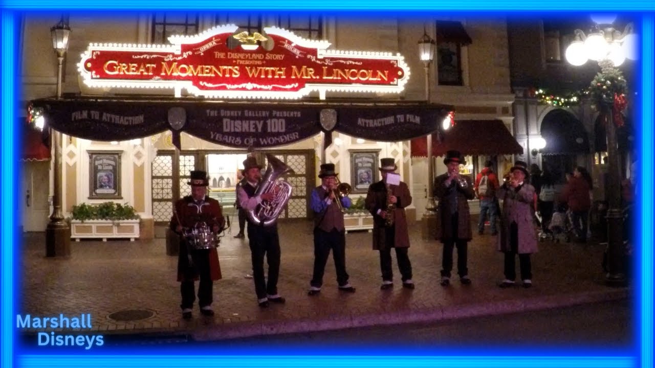 Amazing Christmas Musicians at Disneyland! - YouTube