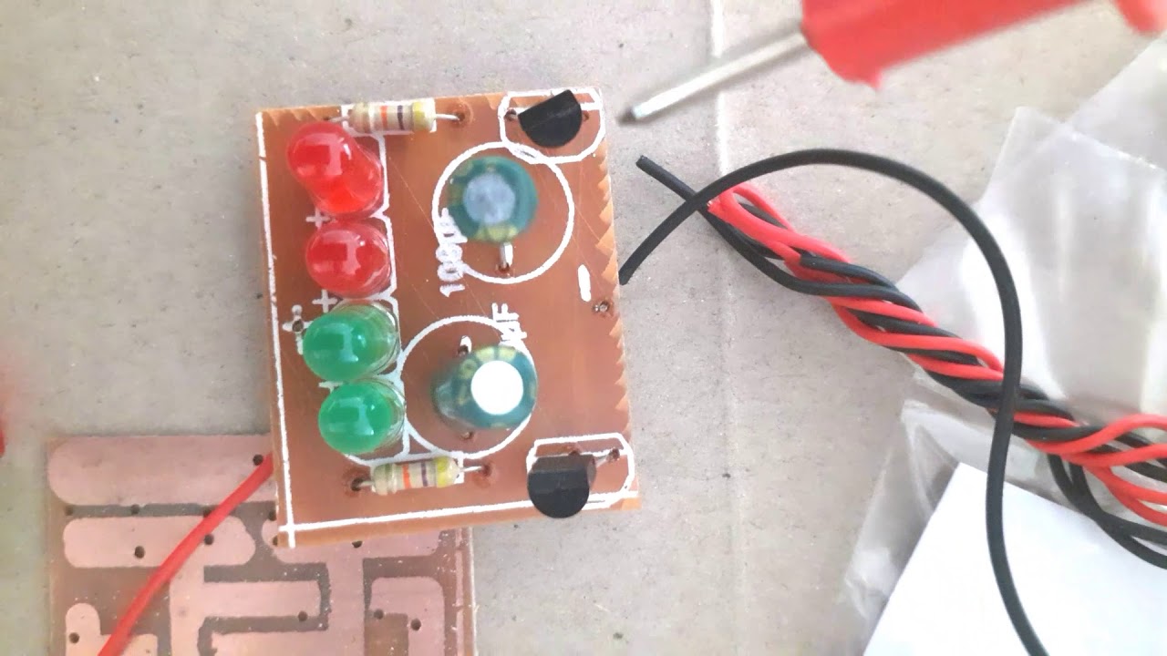 4 LED ROBO CIRCUIT - YouTube