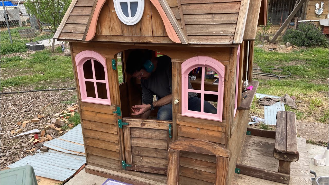 Fixing up a playhouse - YouTube