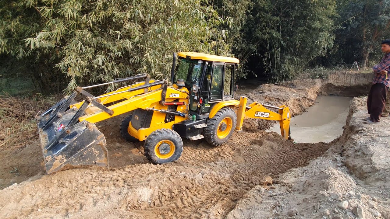 JCB Machine Making Big Drain For Concrete Wall Construction - JCB ...