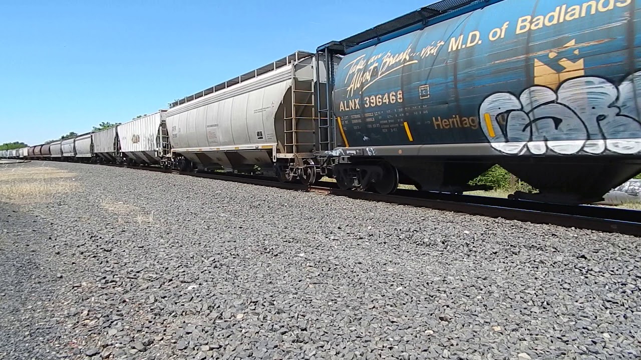 BNSF 8779 leads the GMP3PX at Binney - YouTube