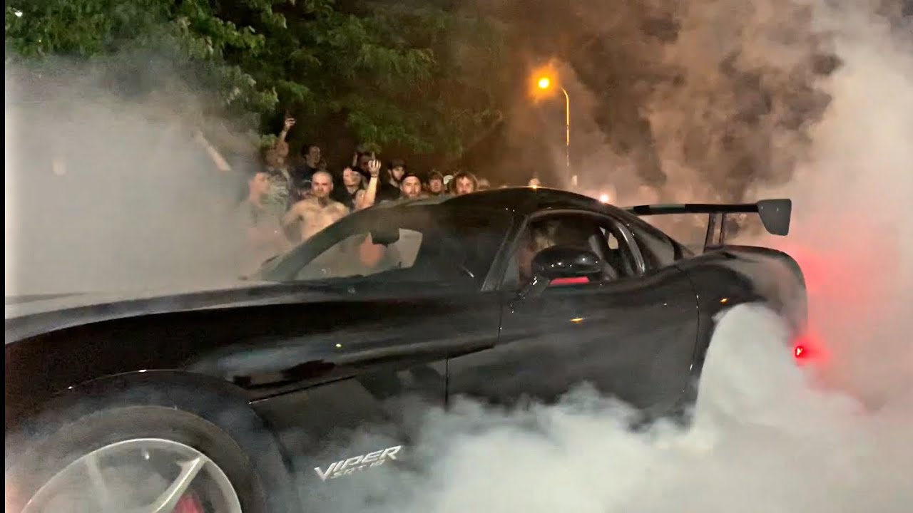 Viper does massive burnout!! Crazy diesel burnouts !! - YouTube
