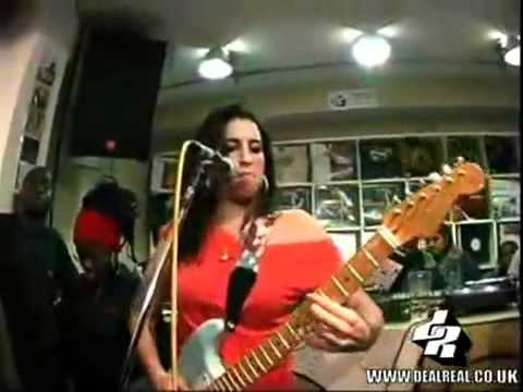 Amy Winehouse, Stronger Than Me unplugged 1 - YouTube