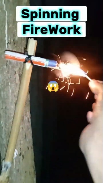 Spinning FireCracker 🤯😱 #firework #skyroket #experiment - YouTube