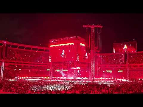 Llegó Pampita al monumental y la rompió 