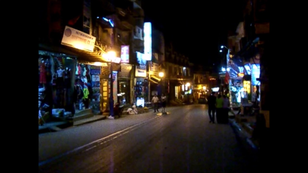 A Flute Serenade on P Cau May Street - Sapa, Vietnam - YouTube