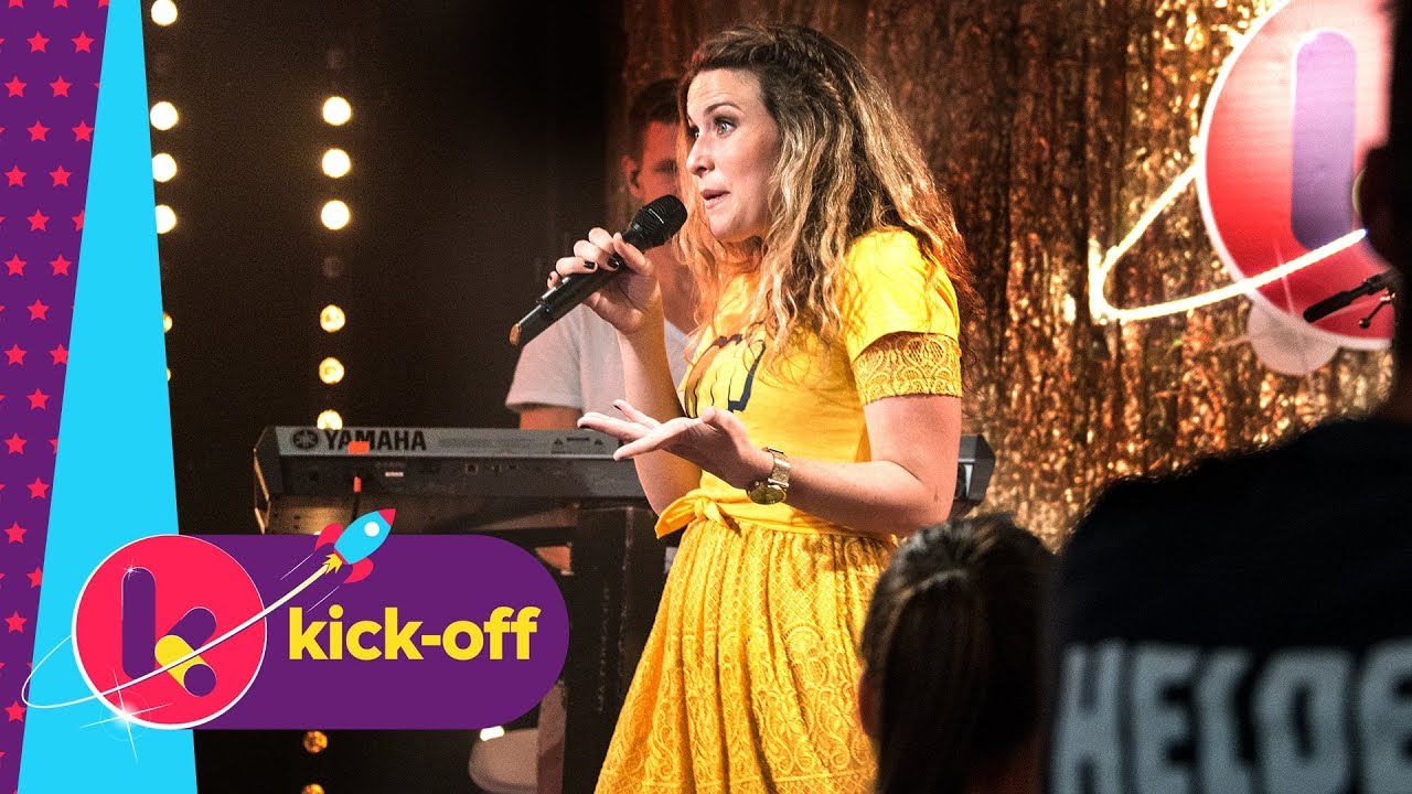 Ketnet Kick-off 2017: Maureen zingt 'Fly now' - YouTube