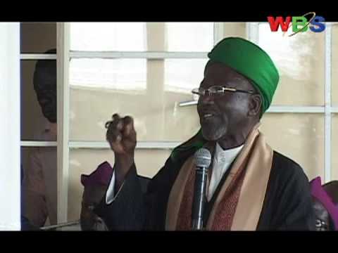 Dr. James Mulwana laid to rest at his Masiriba home - YouTube
