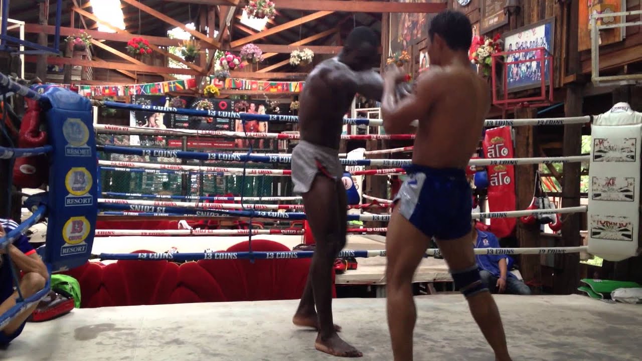 무에타이 빰훈련 Saenchai clinch training at PK saenchaimuaythail gym - 2 - YouTube