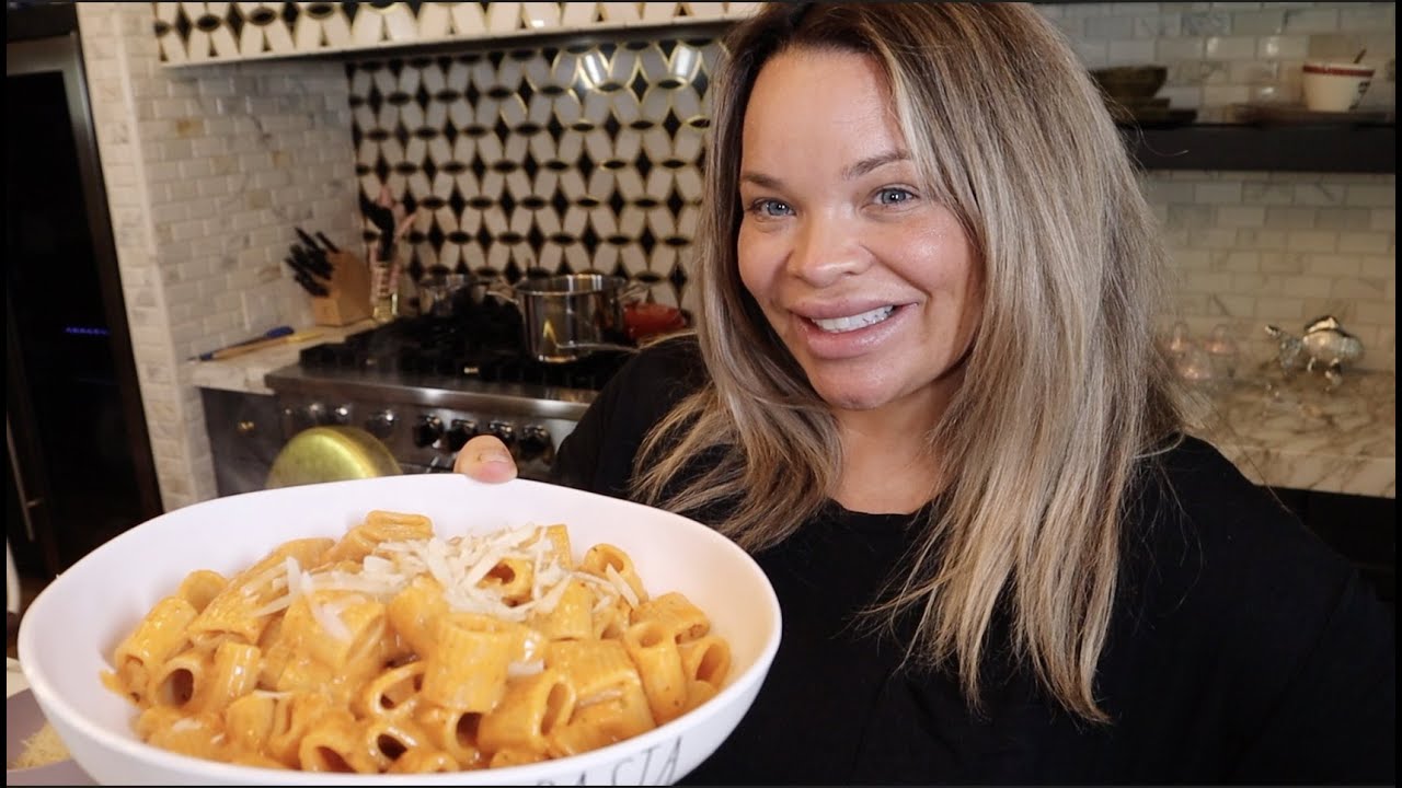 EASY 10 MIN SPICY PASTA! | Cooking with Trish - YouTube