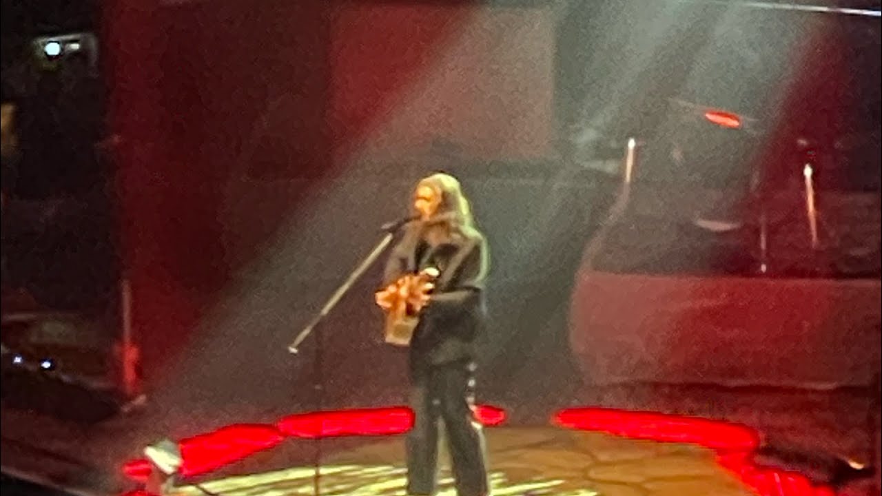 Hozier, To be Alone, Stockholm, Sweden 26/11-2023 (long intro with talk ...