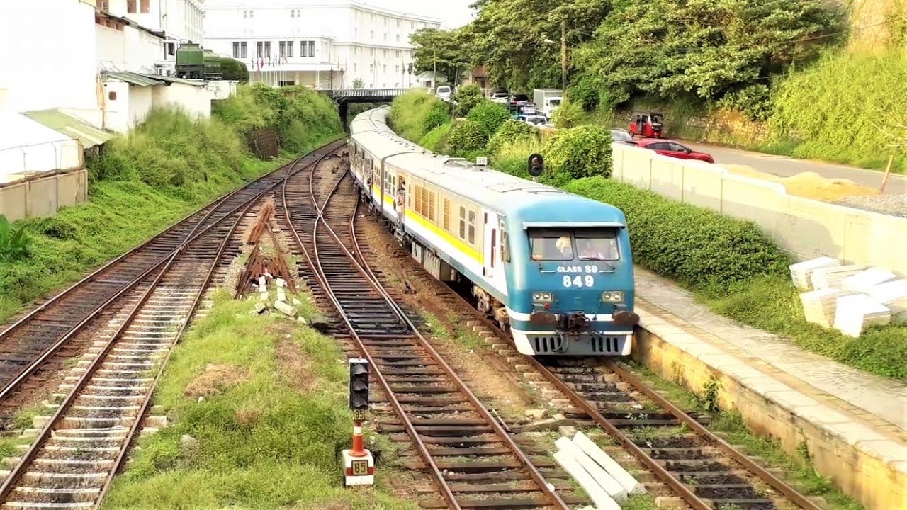 Class S9 double set train is reaching to Mount Lavinia Railway Station ...