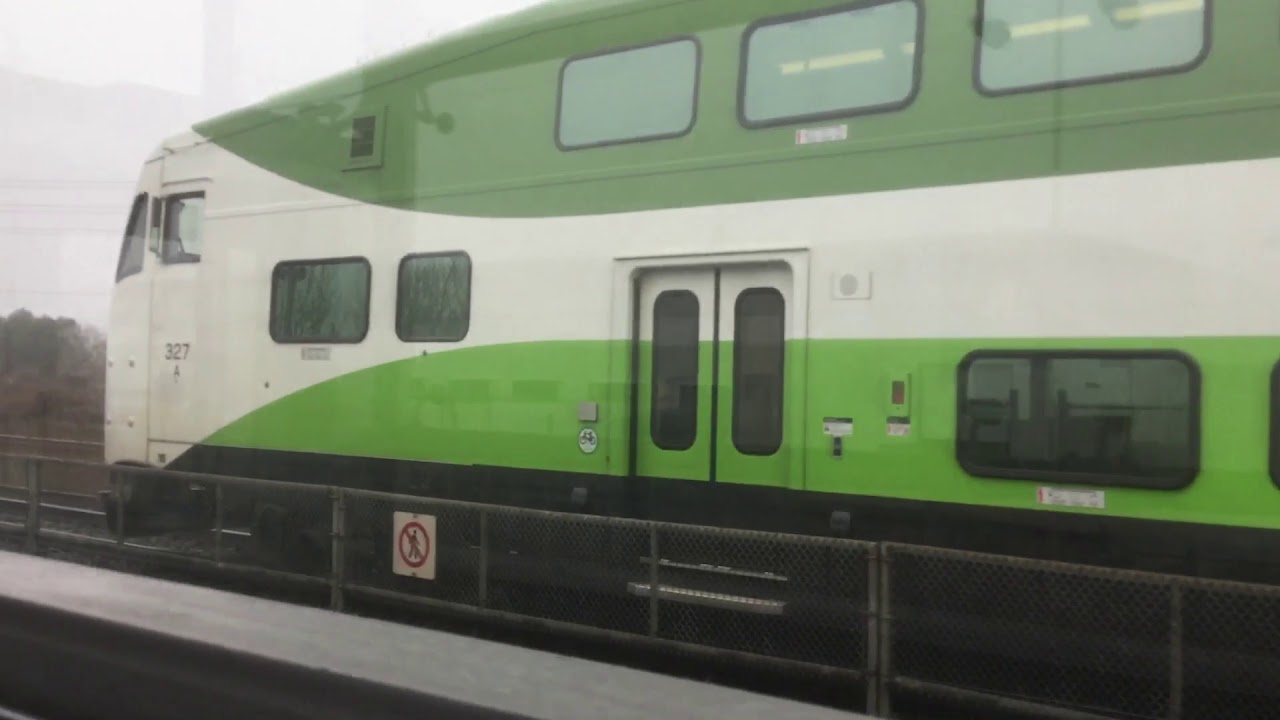 13:30 PM WB GO cab car 327 & MPI MP54AC 671 & MP54AC 674 Bronte Go ...