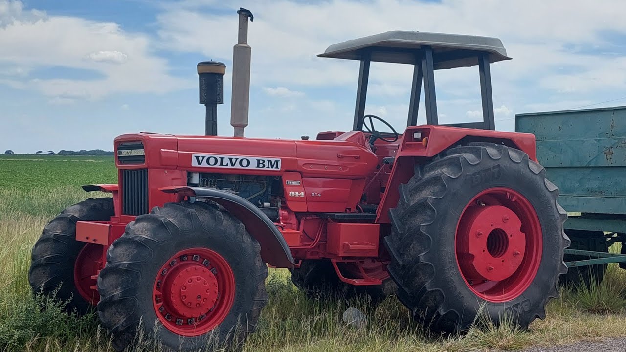 Volvo BM 814 tractors on the move! - YouTube