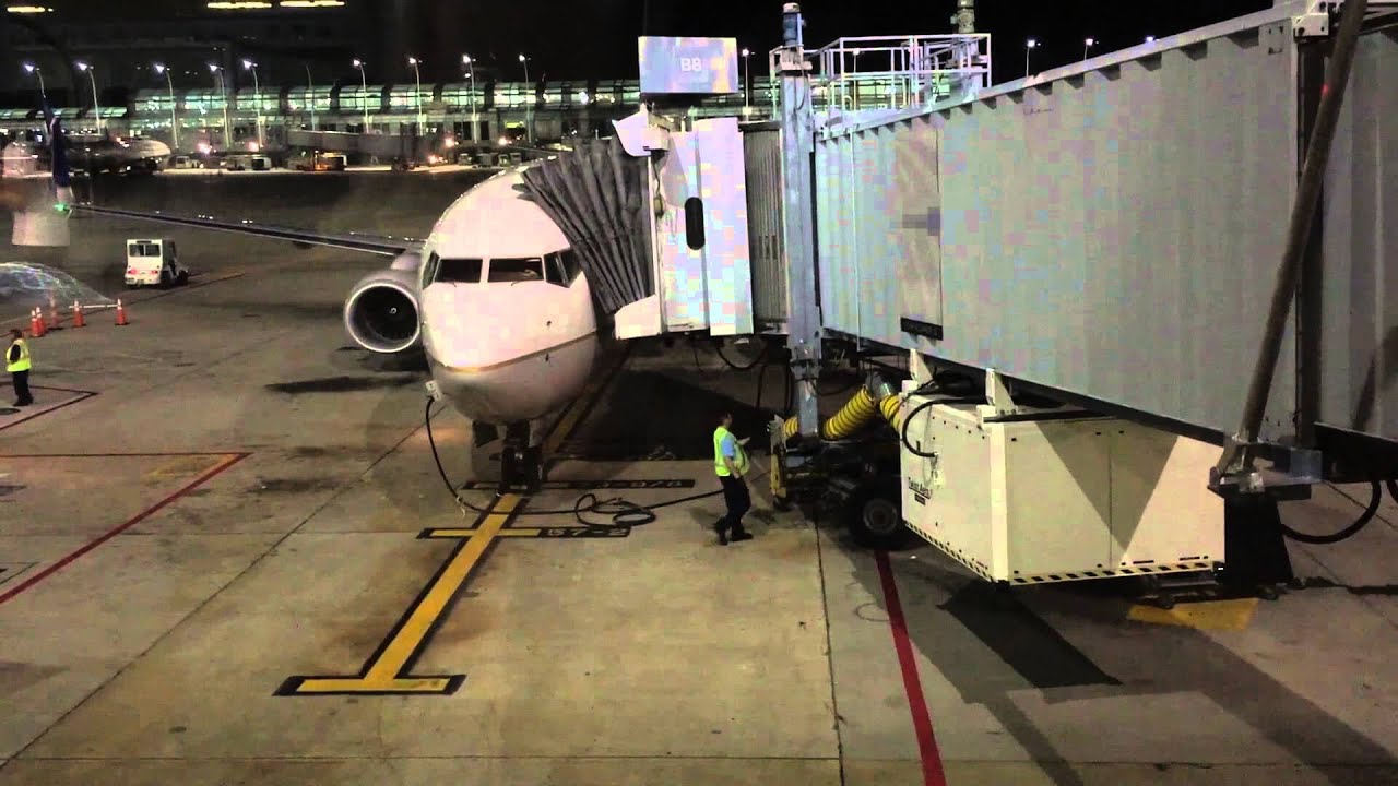 Amazing Boeing 737 Airplane Arrives at Gate! FULL VIDEO! - YouTube